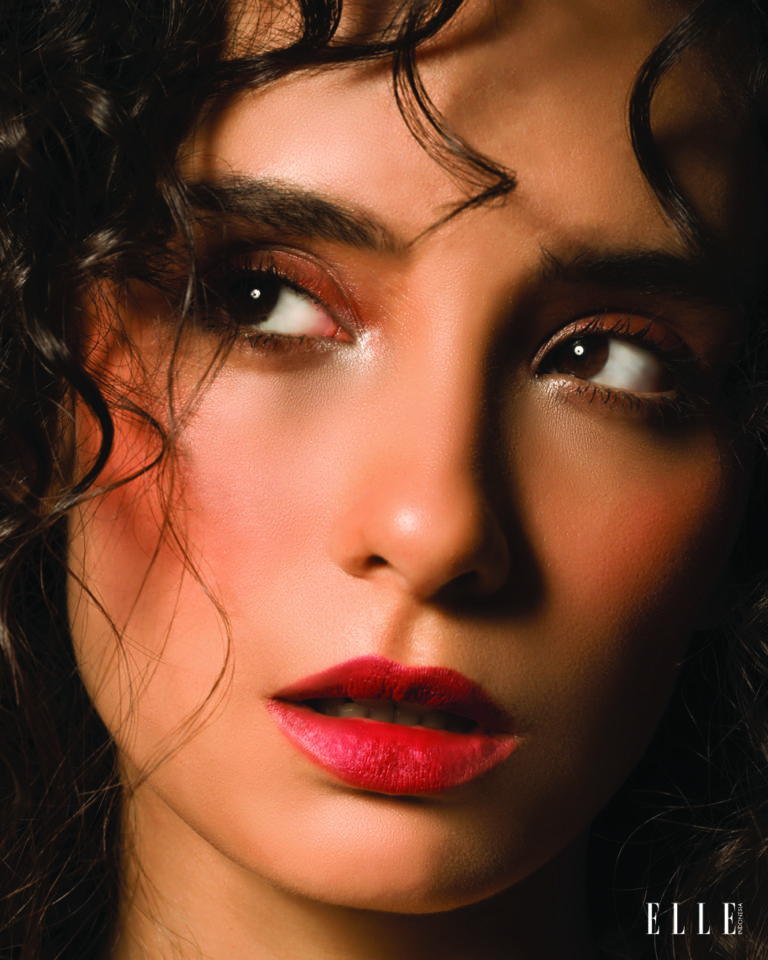 5 Tips Untuk Mengekalkan Kelembapan Rambut Kerinting - ELLE Malaysia