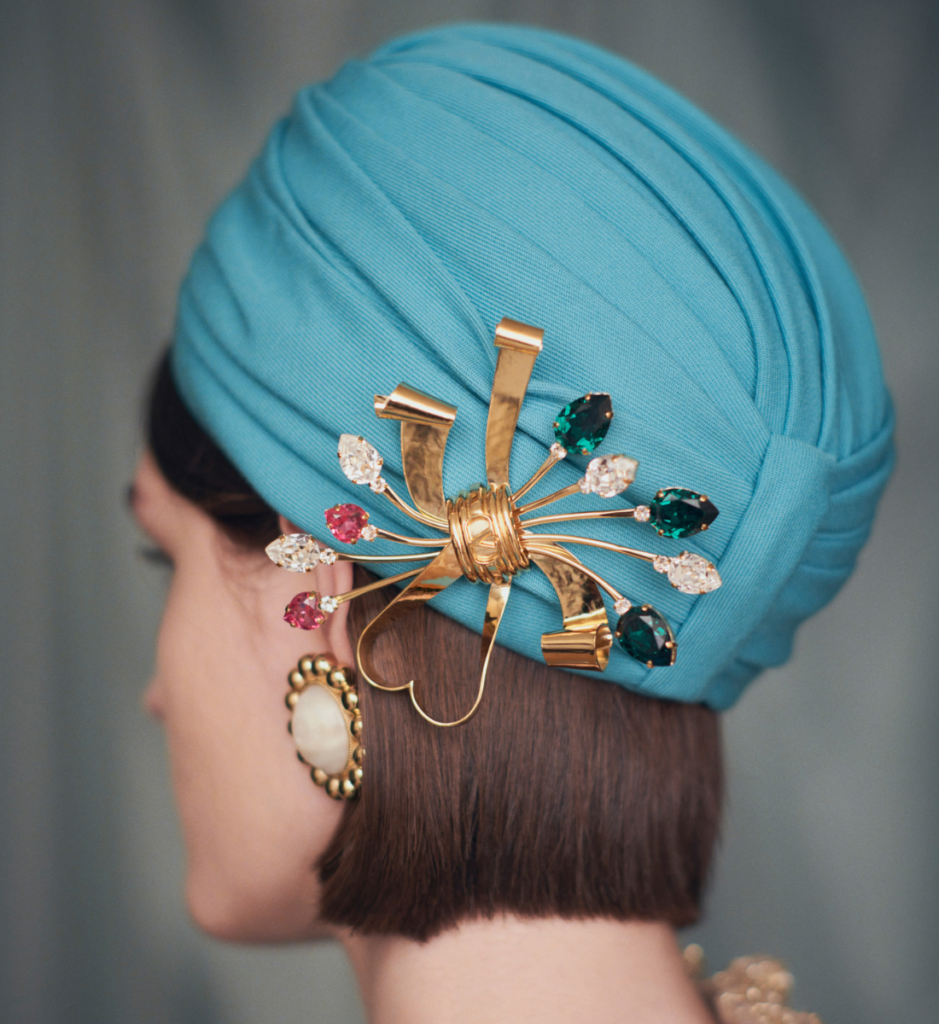 Kini Trending: Cara Menggayakan Brooch Dengan Sentuhan Moden