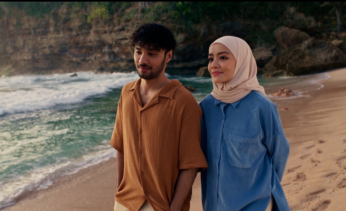 Ulasan Filem: Cinta Tak Pernah Tepat Waktu - ELLE Malaysia