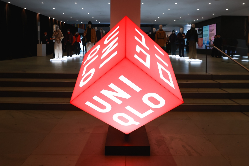 UNIQLO Rai ‘The Art and Science of LifeWear’ di Kota New York - ELLE ...