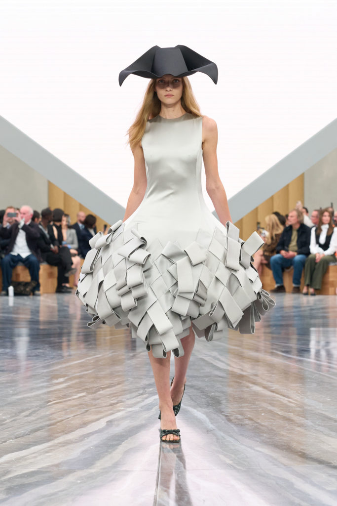 Debut Dior Musim Bunga/Panas 2026 oleh Jonathan Anderson Menandakan ...